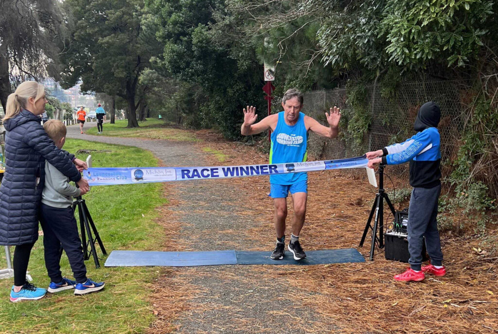 Rob Tatchell has motored into a win at Carr Villa! - Launceston Running ...